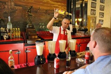 Visit Hemmingway's favourite bar: Havana's El Floridita bar - Love Cuba ...